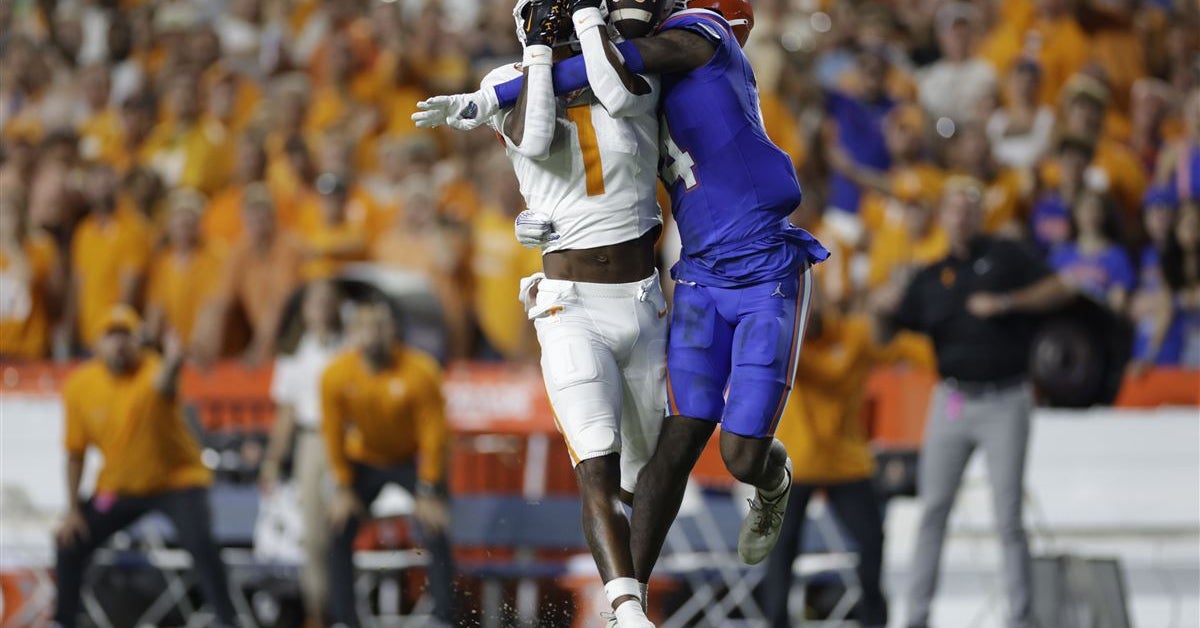 Jordan Castell receives Shaun Alexander Freshman of the Week Award