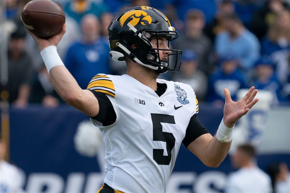Iowa quarterback Joey Labas to enter NCAA Transfer Portal