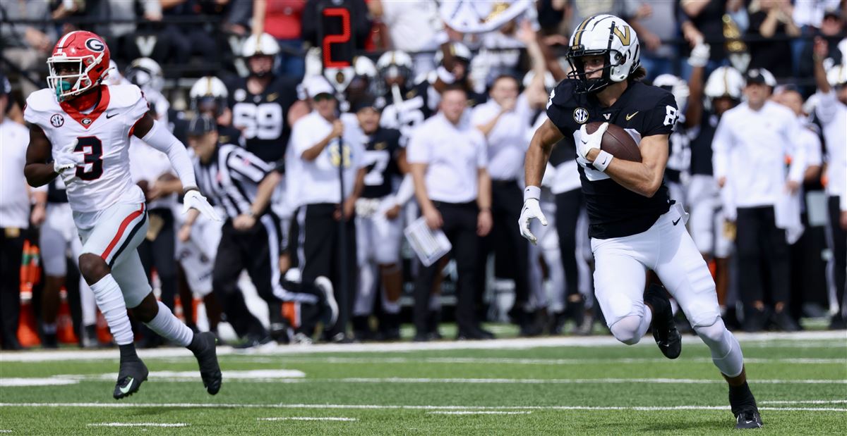 What stands out about Georgia wide receiver London Humphreys - Football ...