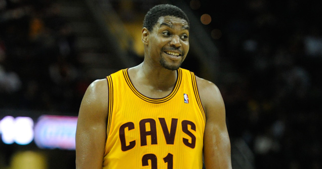 Andrew Bynum is in the crowd at Game 4 of NBA Finals