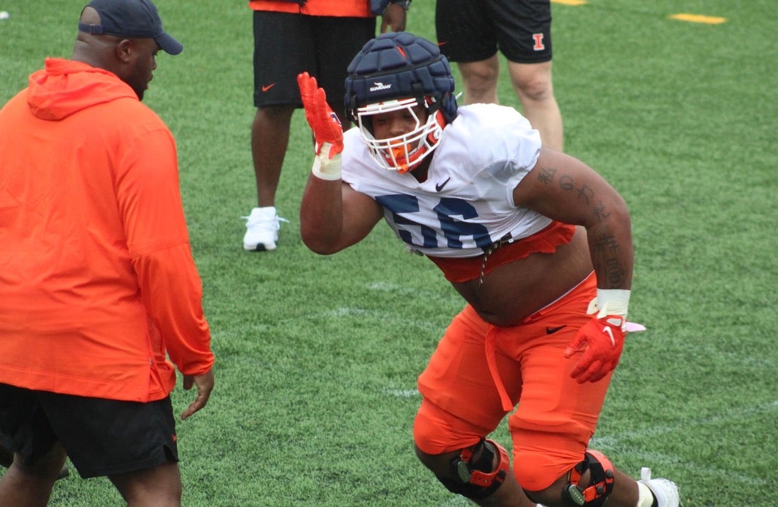 Freshman DL Jeremiah Warren acclimating to Illini defense: 'I feel like ...
