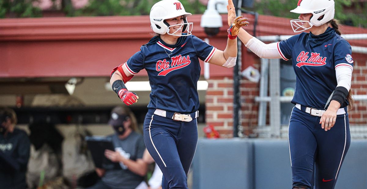 Softball Rebels sweep series from UCF in top 25 showdown