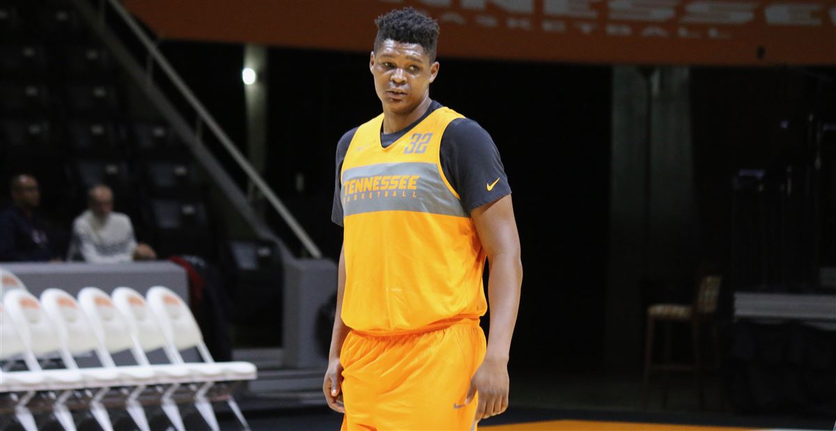 D.J. Burns announces homecoming transfer destination