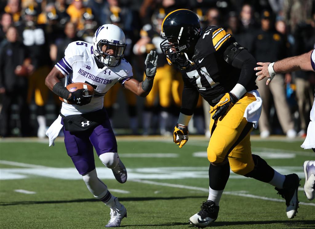 Hawkeyes' DT Carl Davis Accepts Invitation to 2015 Senior Bowl