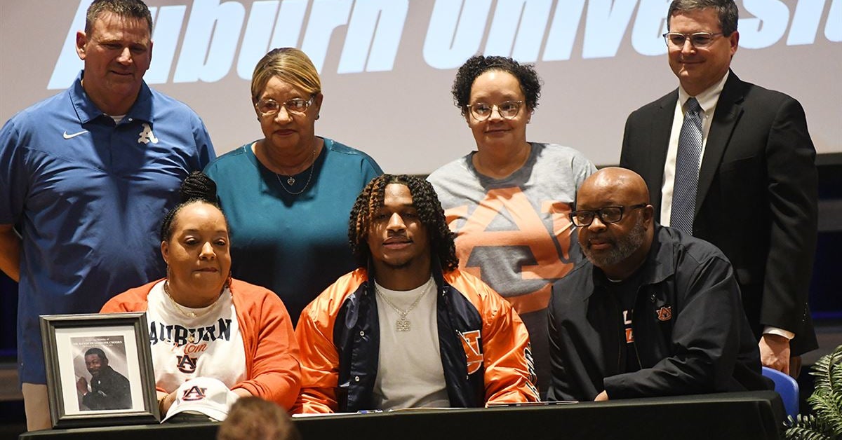 RB Omar Mabson makes it official, signs with Auburn: 'We're going for a ...