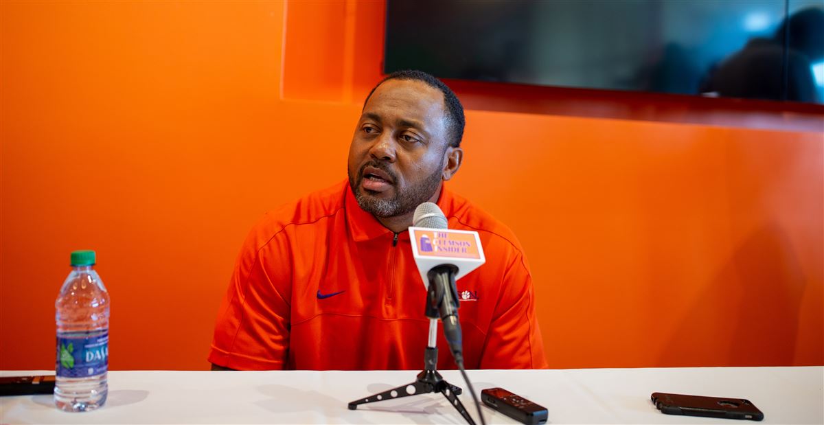Clemson football assistant coach Mike Reed interviews for Georgia ...