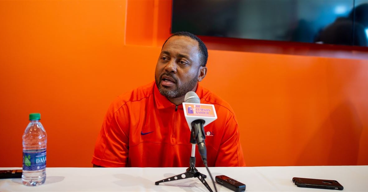 Clemson football assistant coach Mike Reed interviews for Georgia ...