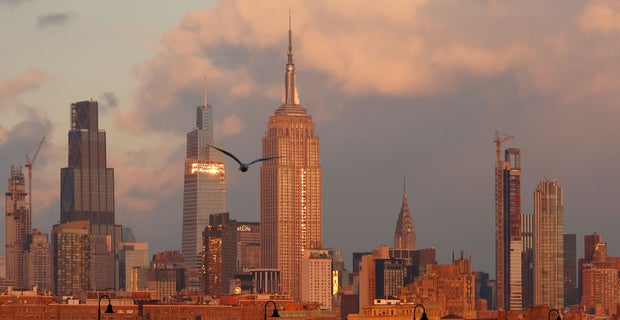 New York Giants fans get an apology after the Empire State Building lights up in green to honor ...