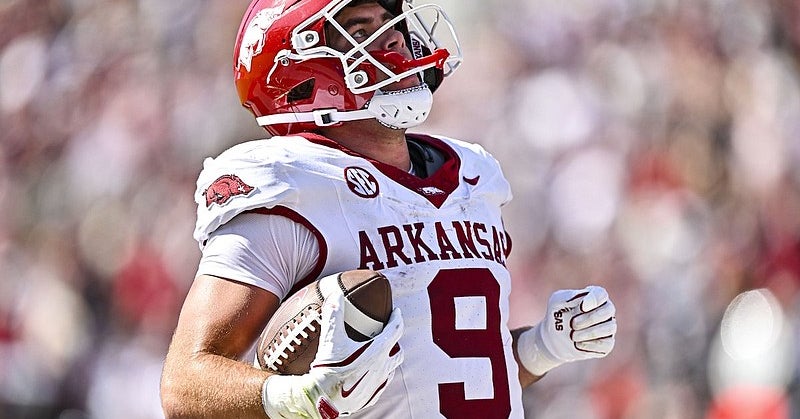 Arkansas Razorback portal tight end set to visit Ole Miss