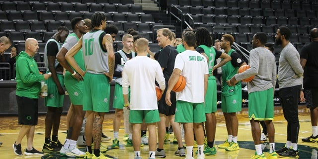Oregon men's basketball ranked in preseason AP Top 25