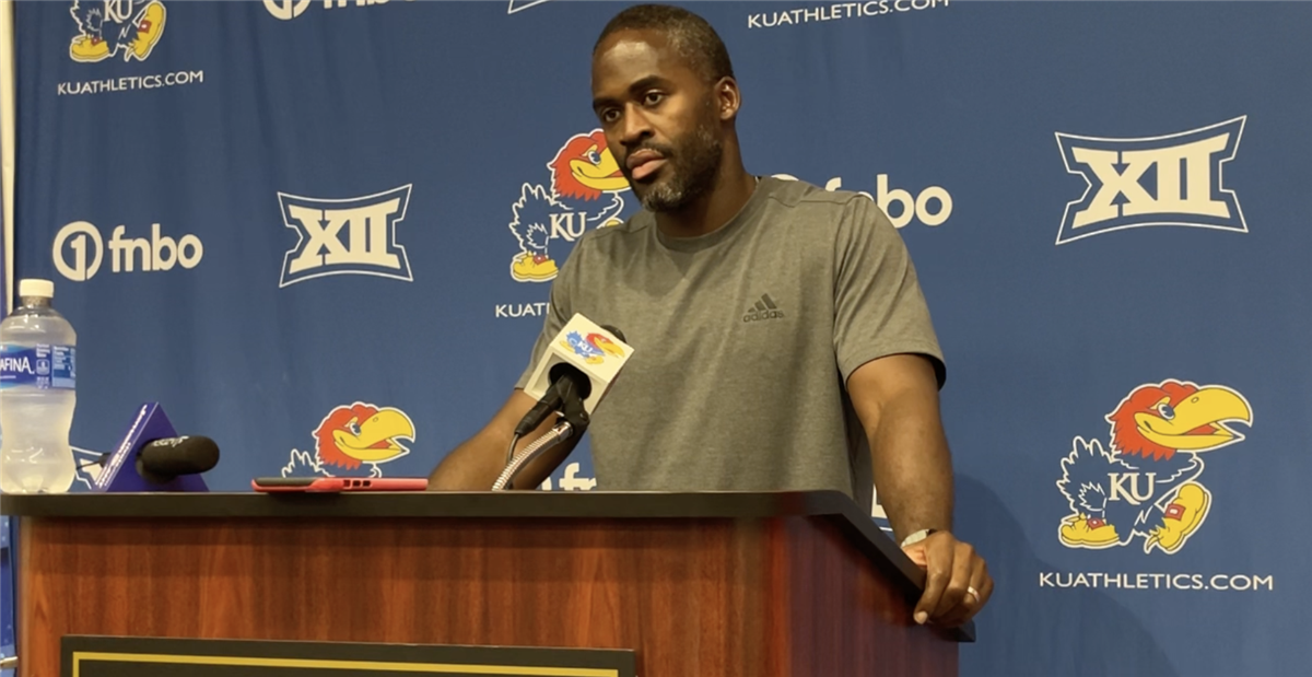 WATCH: Taiwo Onatolu, defensive ends break down new-look room
