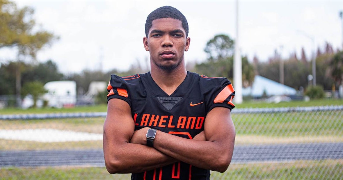 Georgia shoots to the top of the list for WR Tyler Williams