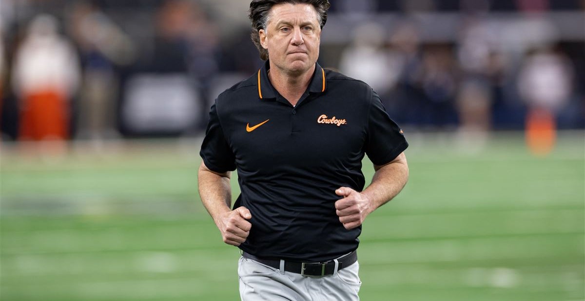 WATCH: Mike Gundy goes toe-to-toe with vending machine during press ...