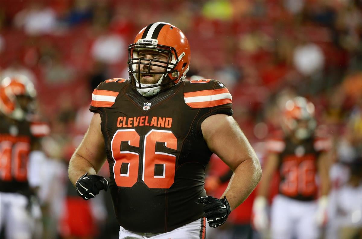 Browns sign restricted free agent DT Jamie Meder