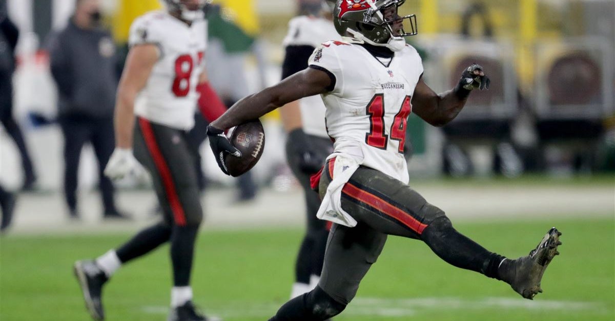Chris Godwin injury update: Tampa Bay Buccaneers WR cleared for ...