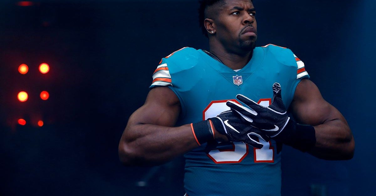 Titans sign Cameron Wake