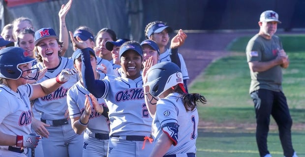 No. 16 Softball builds early lead, handles Western Kentucky