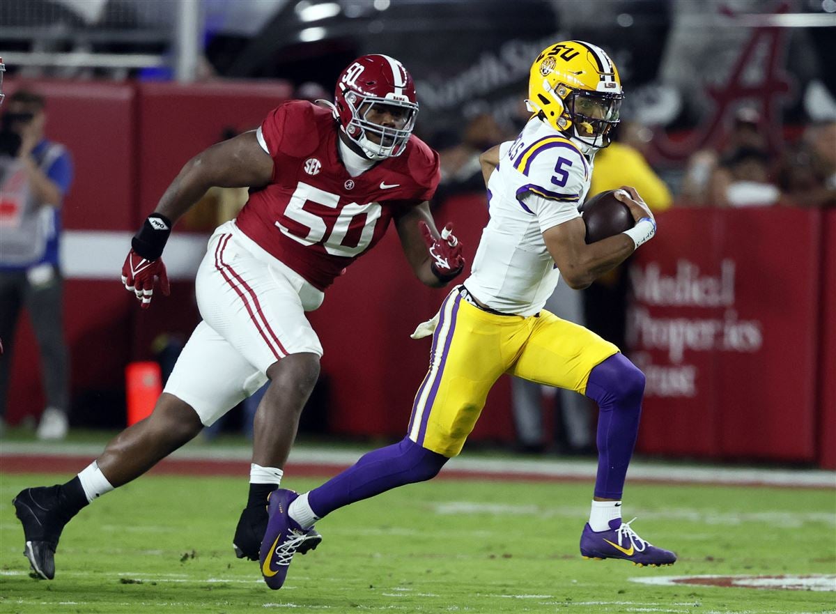 Halftime updates: Quarterback running has been key as teams head into ...