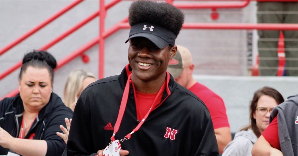 Zavier Betts commits to Nebraska
