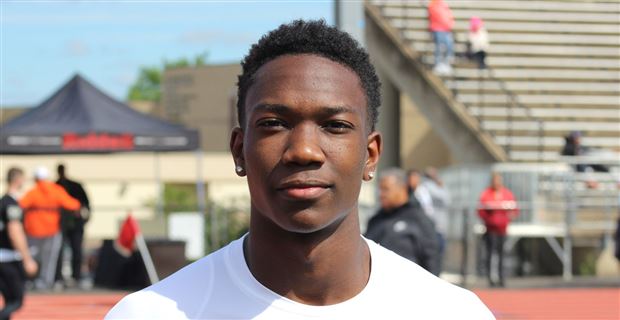 Notre Dame moves up in team rankings with Cam Hart commitment