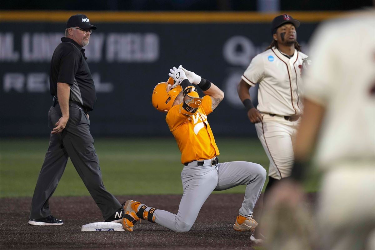 Tennessee Outlasts Cincinnati, Marcus Phillips Shines