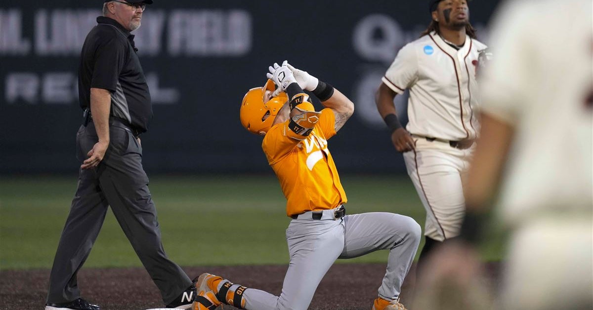 Tennessee Outlasts Cincinnati, Marcus Phillips Shines