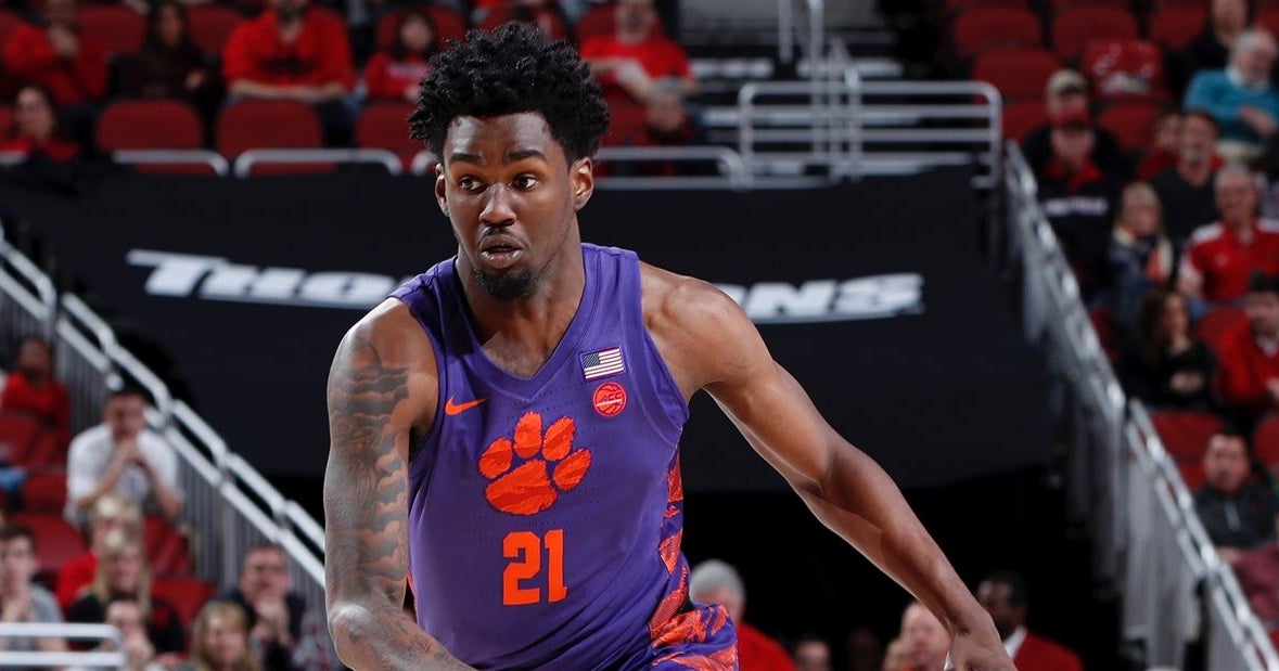 Clemson forward Khavon Moore enters transfer portal