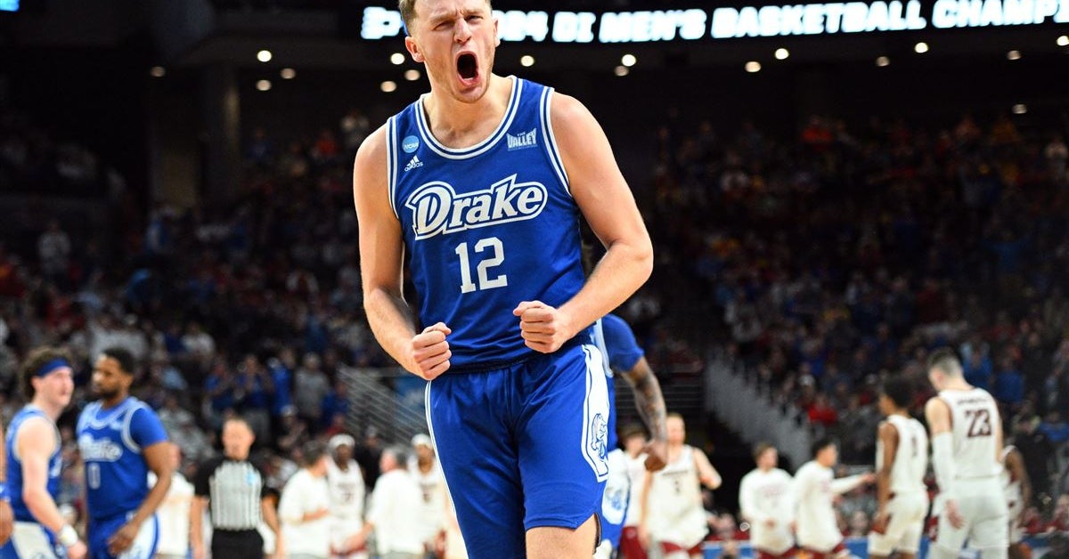 Drake star Tucker DeVries to transfer, join his father at West Virginia