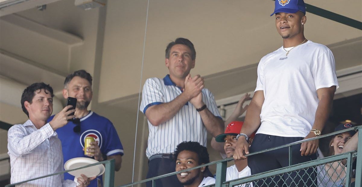 VIDEO: Justin Fields gets loud ovation at Chicago Cubs game