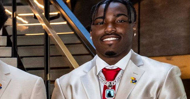 LOOK: Jalon Daniels sports custom suit, gold chain at Big 12 Media Days