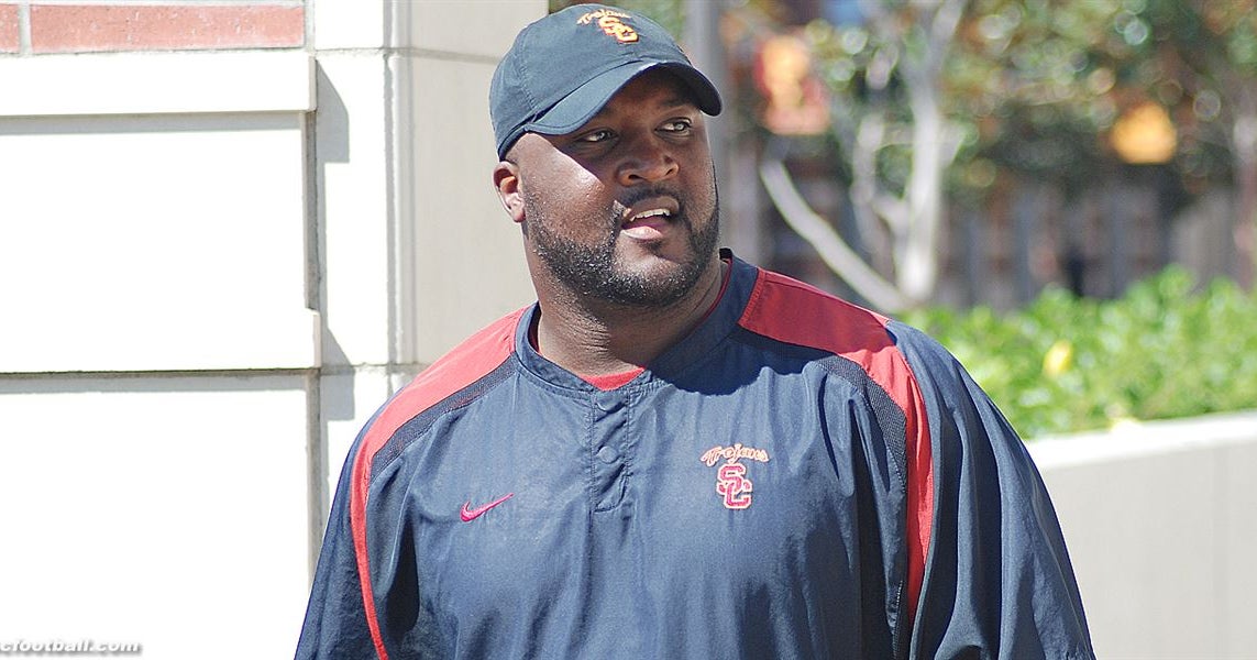 Report: Tee Martin agrees to assistant role at Tennessee