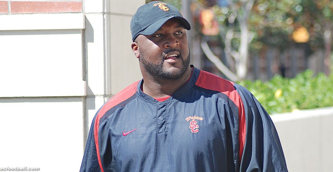 Report: Tee Martin agrees to assistant role at Tennessee