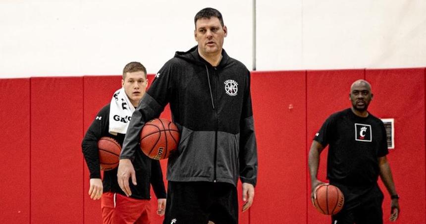 Mike Roberts Joins Men’s Basketball Staff as Assistant Coach