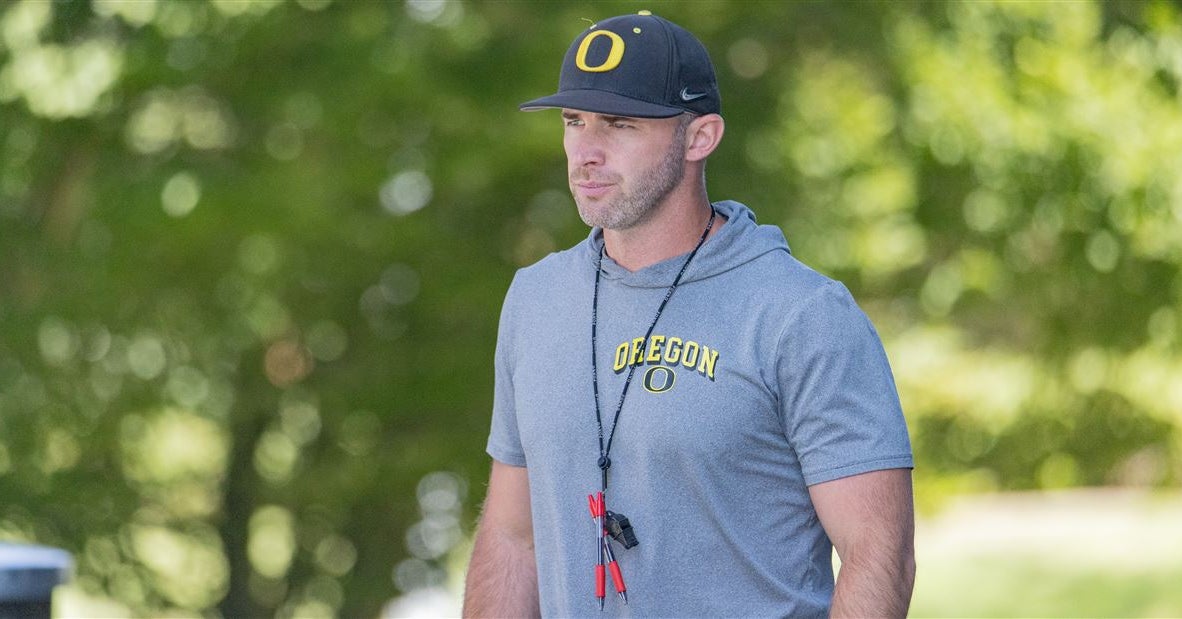 Oregon tight ends coach Drew Mehringer confident in depth in his room