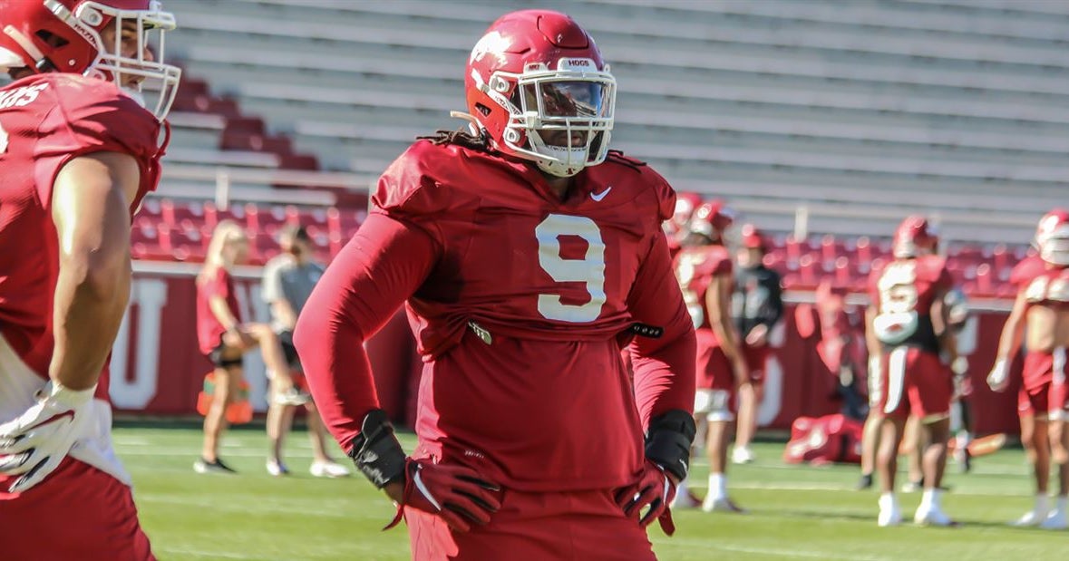 Taurean Carter remains key leader for Razorbacks while injured