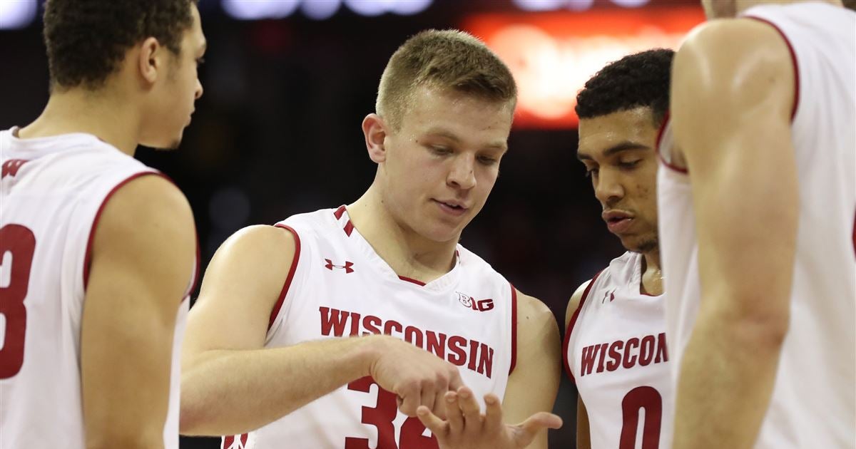 AP Top 25 Poll update: Wisconsin drops two spots in Week 18