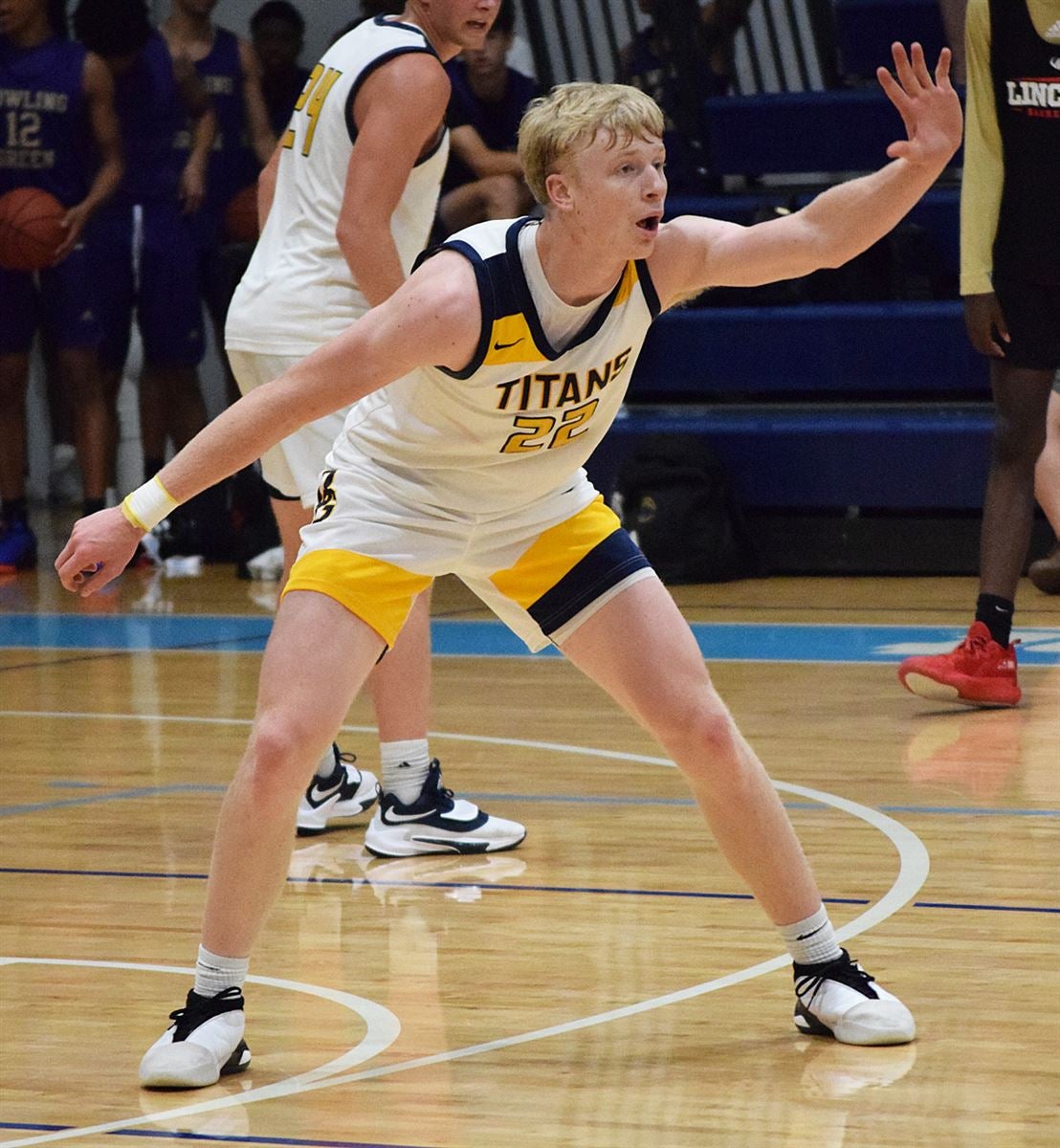 Sights and Sounds: Galaxy of top hoops stars on display at Midwest Live ...