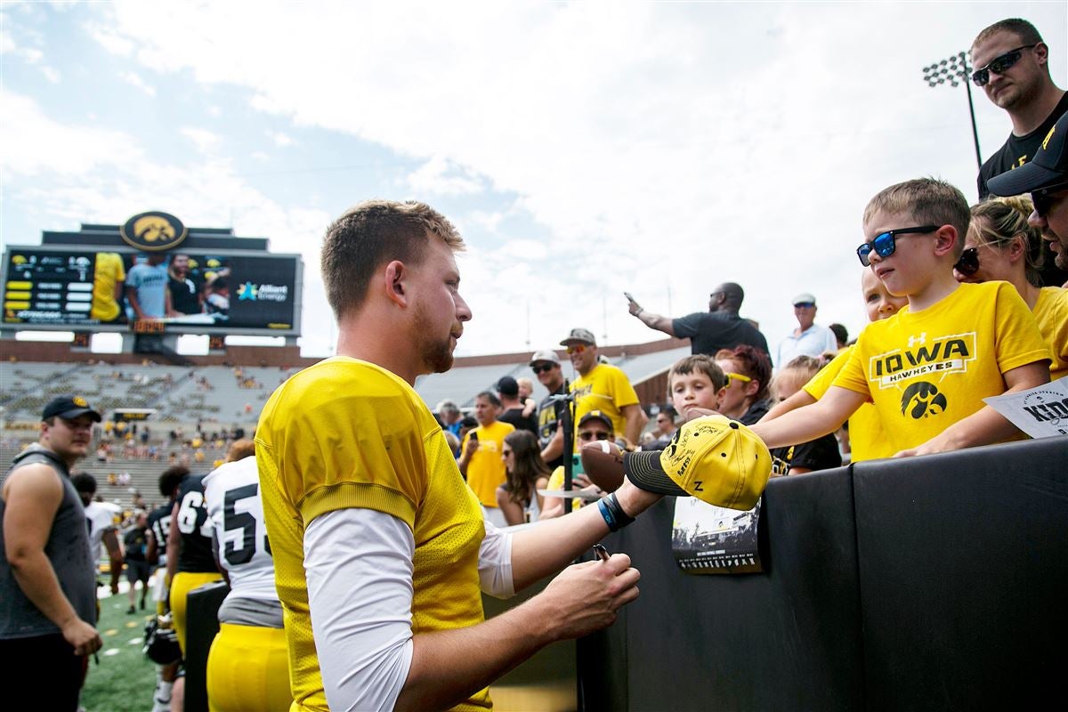Iowa's offense shows flashes of potential in open fall practice