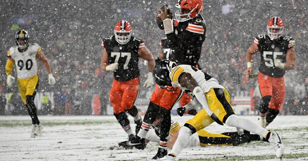WATCH: It's snowing so much during the Browns-Steelers game it looks ...
