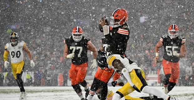 WATCH: It's snowing so much during the Browns-Steelers game it looks ...