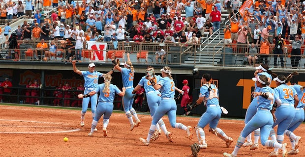 Lady Vols summon grit and Summitt Blue uniforms