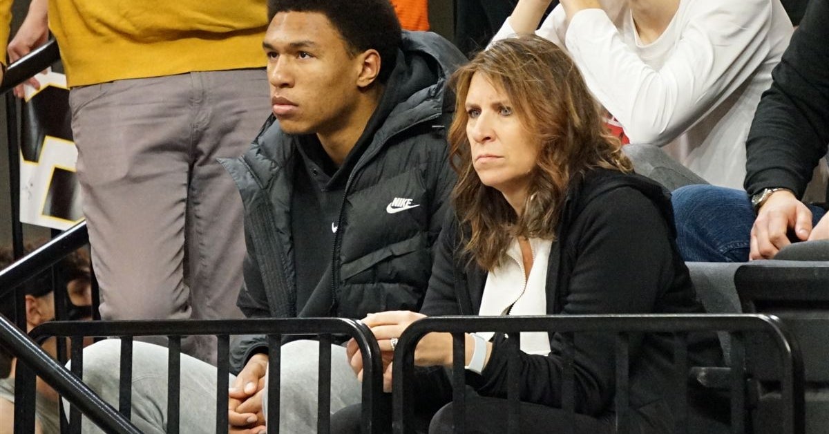 Four-Star Forward Donovan Davis Goes In-Depth On Second Iowa Basketball ...