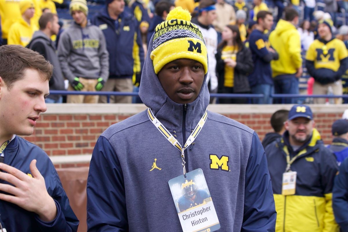 U-M commit, 5-Star DL Chris Hinton furthering bonds at Michigan