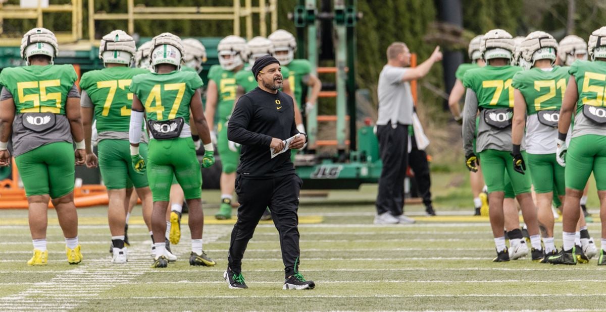 WATCH: Oregon CB coach Demetrice Martin breaks down his position group