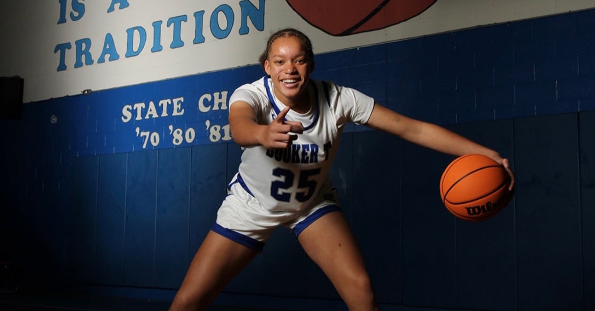 Top 30 center Chamiah Francis cuts list to seven, schedules official visits