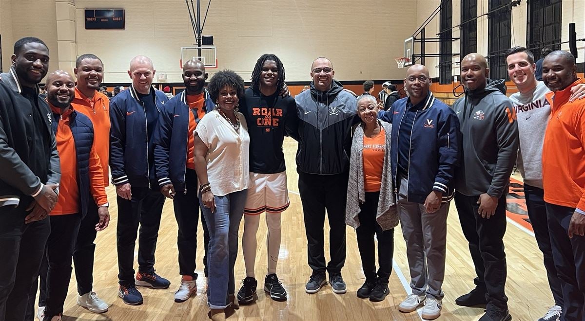 Virginia's full court press on Woodberry Forest DB Sheldon Robinson ...