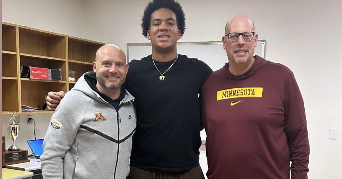 Fleck stops in Phoenix to check it on 2026 OL Aaron Thomas
