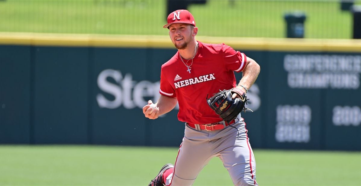 Spencer Schwellenbach signs contract with Atlanta Braves