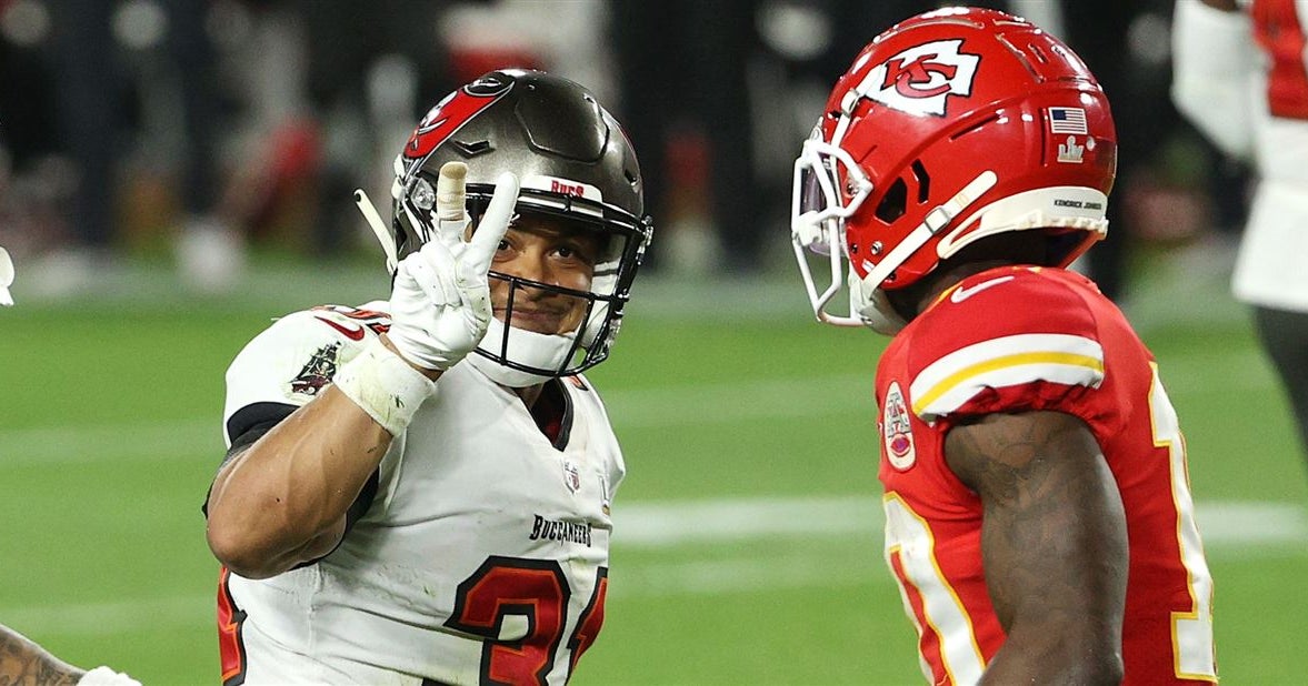 Report: Antoine Winfield Jr. fined for 'peace' sign