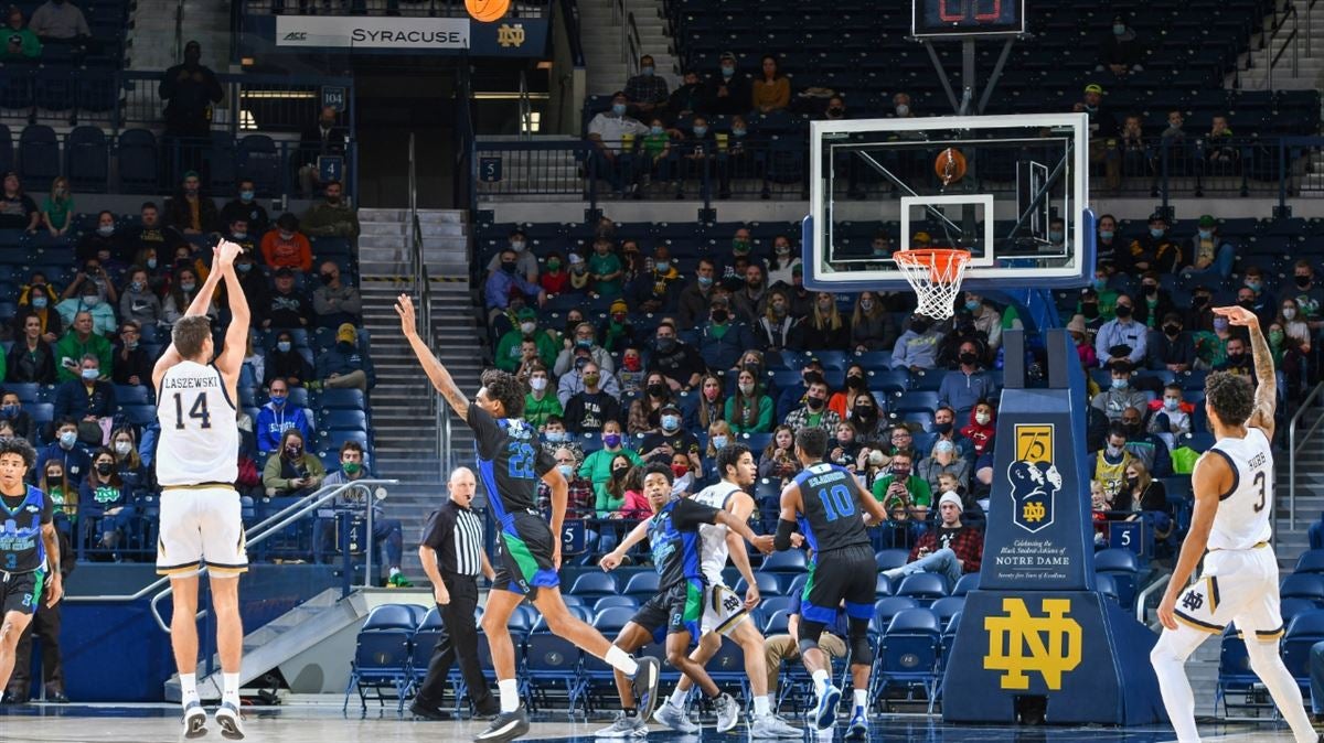 Irish Fight Back Against Scrappy Islanders in 10-Point Victory